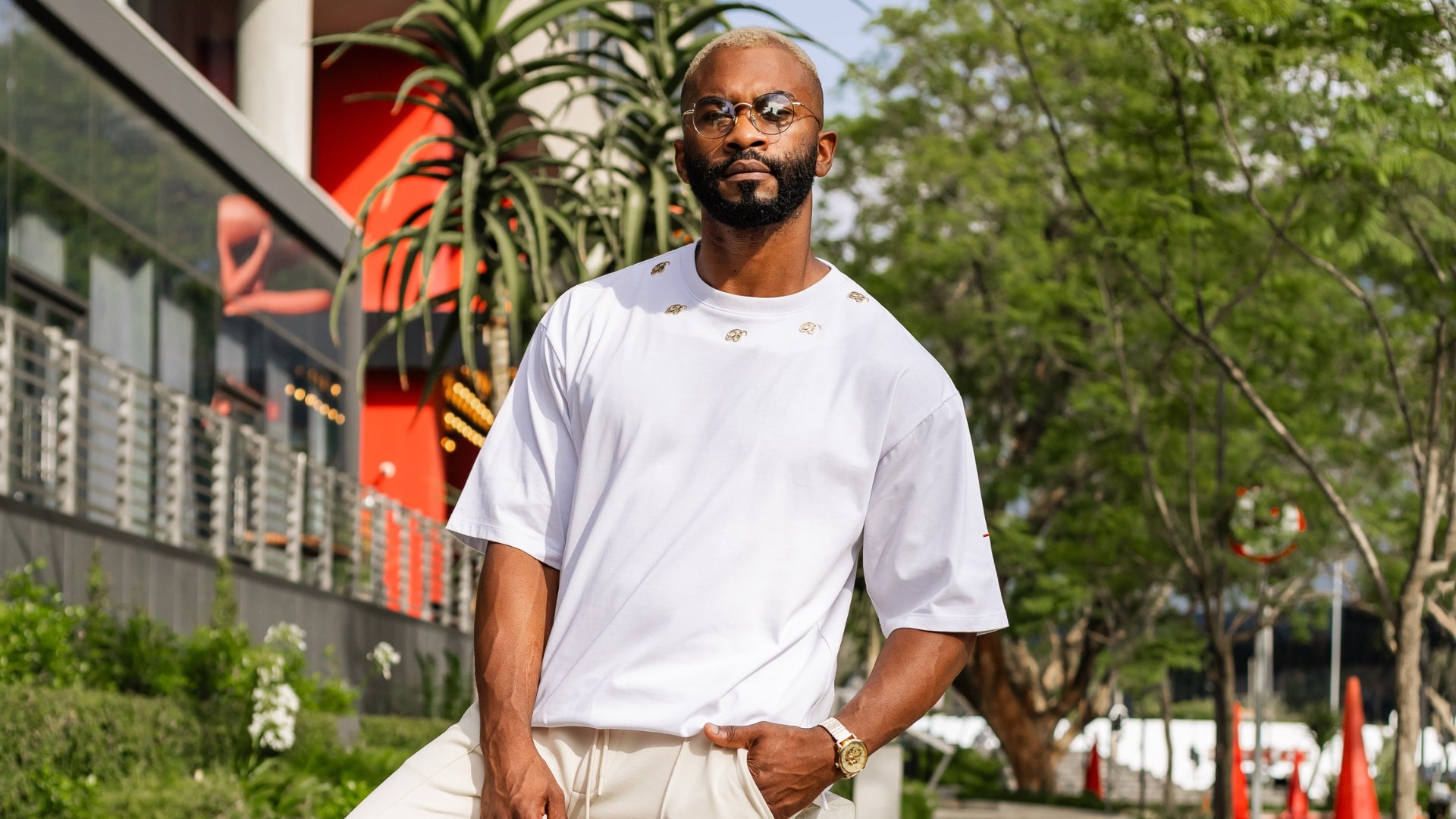 Mastering Masculine Style: The Bogart Emblematic T-Shirt – Bogart Man